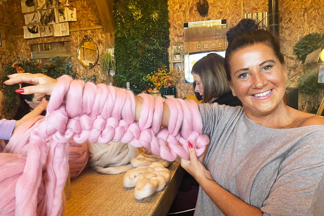 HOME | AllyBob Knits | Chunky giant knitted blankets and arm-workshops ...